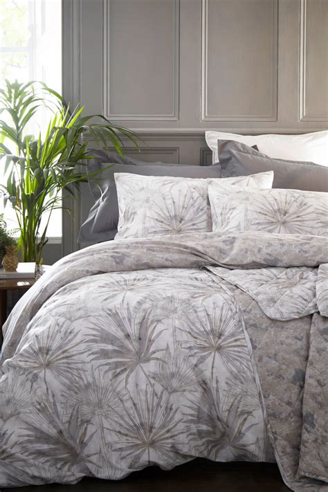 Super King Size Palm Springs Reversible Duvet Cover Set In Lt Grey