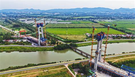 新建上海至南京至合肥高速铁路（简称沪宁合高铁）南京特大桥跨滁河斜拉桥主塔封顶 中国中铁报