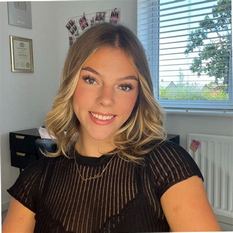 Isabelle Weall Digital Marketing Consultant Ppc Adtrak Linkedin