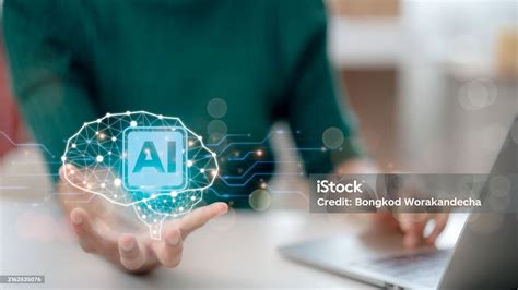 Ai 또는 인공 지능 개념 컴퓨터를 사용하는 사업가는 Ai를 사용하여 비즈니스를 돕고 일상 생활 디지털 트랜스포메이션 사물 인터넷 인공 지능 두뇌 인공 지능 등에 사용됩니다