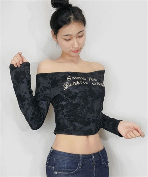 [당일🚚 여리핏 ] Y2k 레오퍼드 오프숄더 롱슬리브 크롭 티셔츠 에이블리