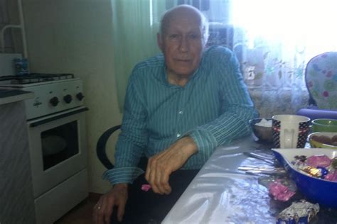 Коли я отримав дім від дідуся зателефонувала мама і заж адала щоб я віддав його сестрі