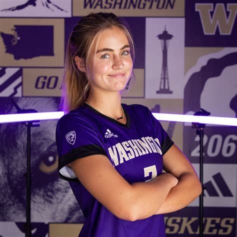 Anna Menti Center Back Defensive Midfielder Washington Huskies Nil Profile Opendorse