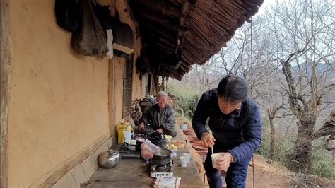 굴피집 어르신과 맛난 식사후 티타임으로 사과와 커피 나눠 먹었네요 Youtube