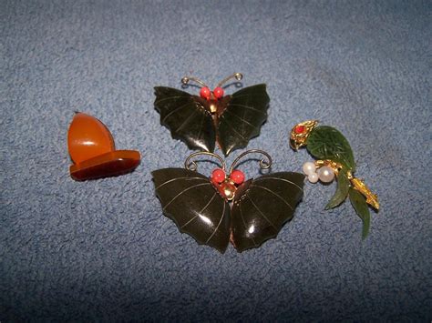 Lot 22 Beautiful Vintage Pins Jade Amber Coral Pearls