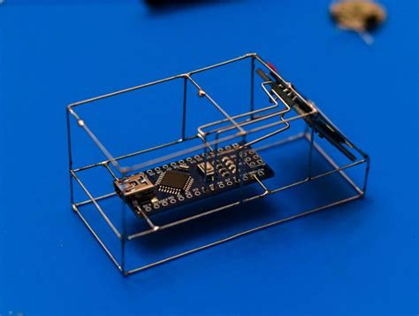 手工制作金属线框工艺的 X 翼型时钟 Arduino 实验室