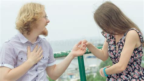 Pares La Fecha Rom Ntica Al Aire Libre Imagen De Archivo Imagen De Mujer Romance