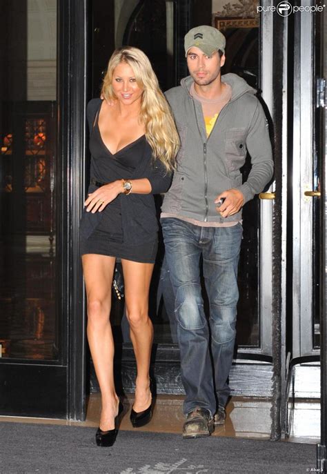 Anna Kournikova Et Enrique Iglesias Le 24 Septembre 2009 à Paris