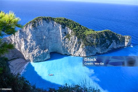 Foto De A Tourist Boat On Navagio Beach Seen From The Viewpoint On The