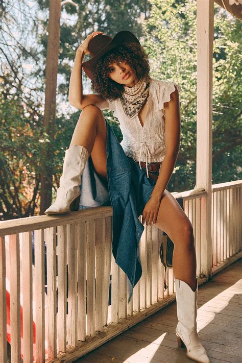 Julia Lisowski Louisa Models