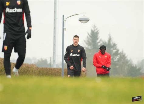 Nidal Čelik Lascension Fulgurante Dun Bosnien — Culture Sang And Or