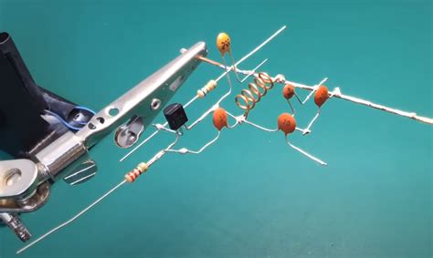 How To Build An FM Transmitter Circuit ElectronicsHacks