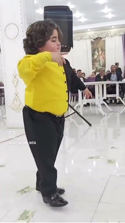 ببینید این پسر کوچولو کوپولو چطوری با رقصش دل همه رو آب کرده😂😍 Youtube