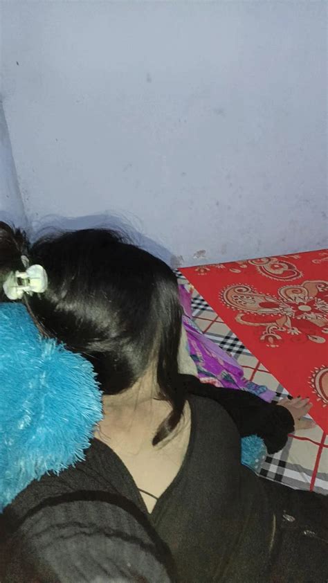 Pin Oleh Cikita Cikita Di Ruang Estetika Gaun Dengan Belahan Orang Cantik Foto Gadis Cantik