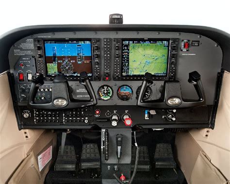 Cessna 172 Skyhawk Cockpit Cockpit Action In Vintage Cessna 172