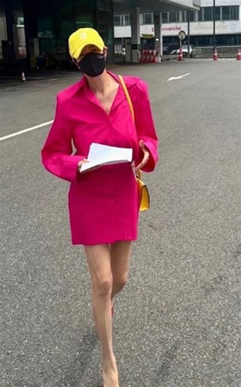 다 가려도 김혜수 런웨이 방불케 하는 모델 포스 다 가려도 김혜수 런웨이 방불케 하는 모델 포스