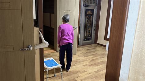 어머니 걸음을 되찾으시다