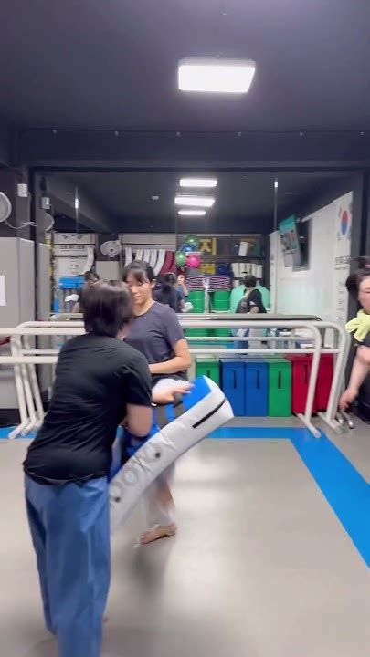 발차기 해버려🙌🏻 성인이즐거운태권도장 캉스태권도 성인태권도 외국인태권도 Youtube