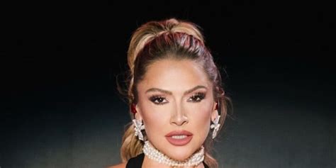 خواننده مشهور ترکی که فقط لباس‌های مجلل می‌پوشید برای اولین بار با این