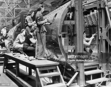 1940s Factory Workers Photos And Premium High Res Pictures Getty Images