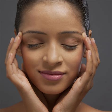 Face Massage For Naturally Glowing Skin • Sofia Latif®