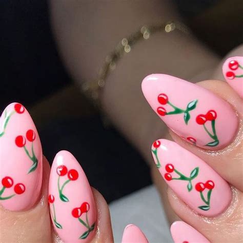 ۳۵ طرح ناخن آلبالویی برای اونایی که میخوان خاص باشن ماگرتا