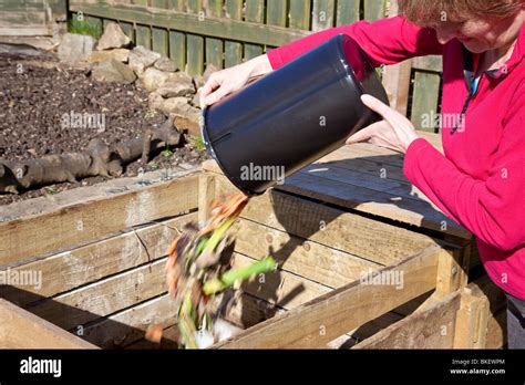 Compost Bin Hi Res Stock Photography And Images Alamy