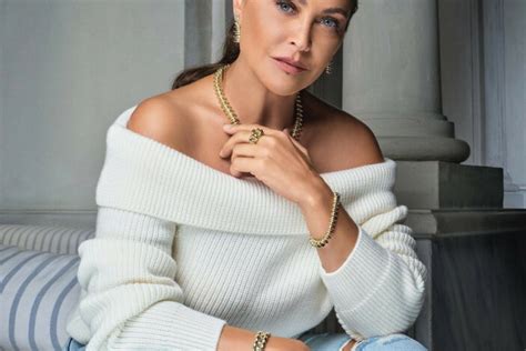 Хюлья Авшар заключила сделку года Крупнейший информационный портал о Турции