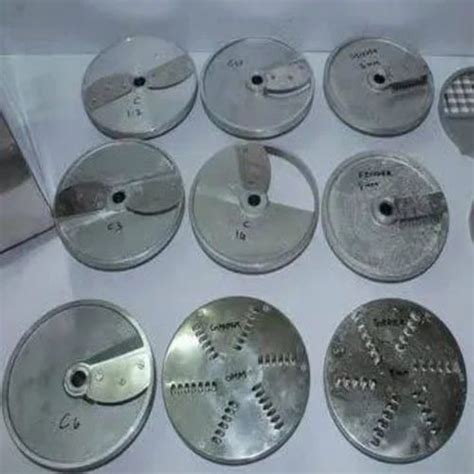 White Sta In Less Steel Vegetable Cutt In G Blade Type 2 In 1 At