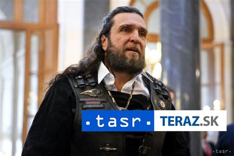 Ruskí Noční Vlci Navštívili Pamätník Druhej Svetovej Vojny Pri Berlíne