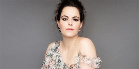 Emily Hampshire Pictures 40 Images