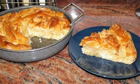 Вита баница със сирене и готови кори