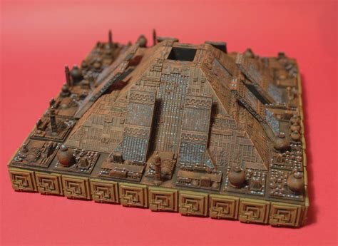 8 Model Kit Of Tyrell Corporation Pyramid Los Angeles 2019 © 1997