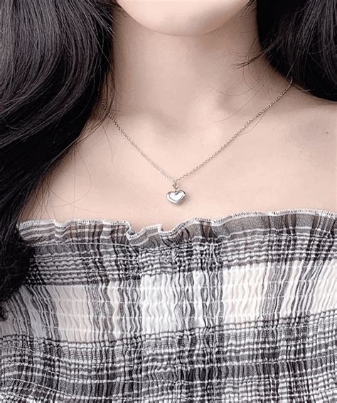 [🖤1 1할인🤍] 키치한 자개 통통 하트 써지컬 목걸이 우정 선물 커플 에이블리