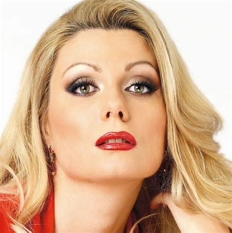 Венета Райкова разкрива най скандалните тайни на звездите в България Родният хайлайф тръпне в