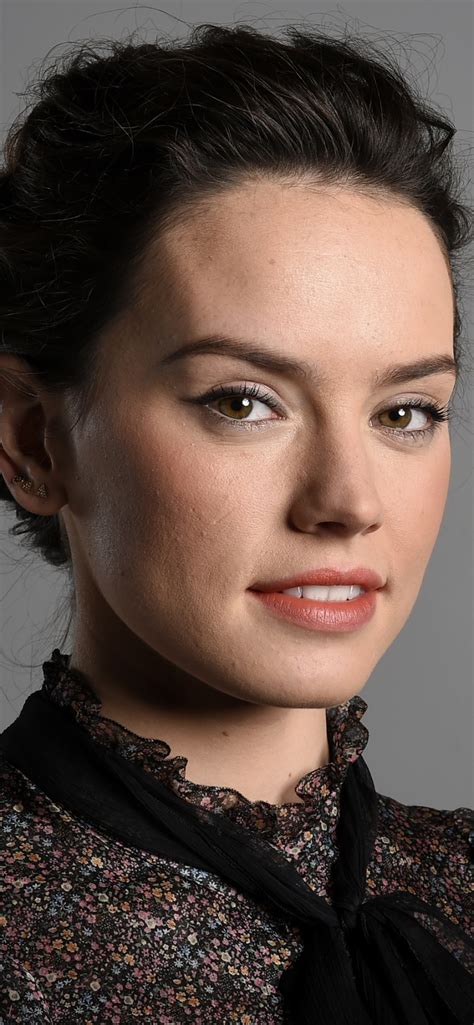 Celebrity Daisy Ridley English Actress Hazel Eyes Face Smile 828x1792 Phone Hd Wallpaper