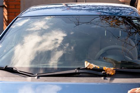 균열이있는 자동차의 깨진 앞 유리 교통 사고 선택적 초점 바람막이 창에 대한 스톡 사진 및 기타 이미지 바람막이 창 손상 차 Istock