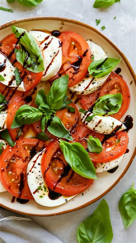 Лесни Рецепти за Свежи Модерни Салати от Цял Свят