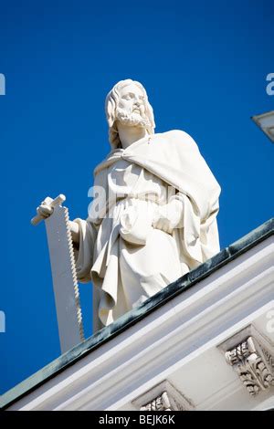 Statua Di Apostolo Simone Zelota Nella Cattedrale Di Tuomiokirkko