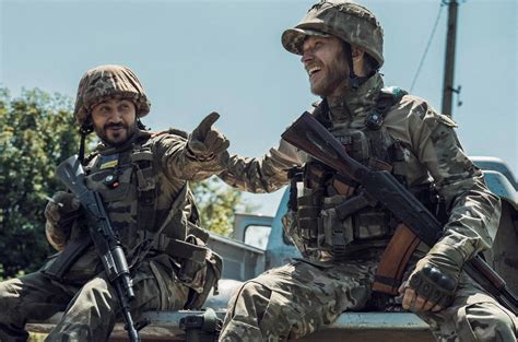 Прикордонники вогневим нальотом знищили польовий склад окупантів під Бахмутом ВІДЕО ШоТам