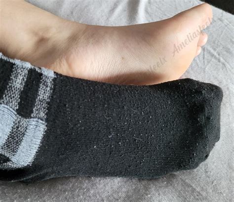 Thick Socks To Keep My Feet Warm 🥰 R Giantessfeet