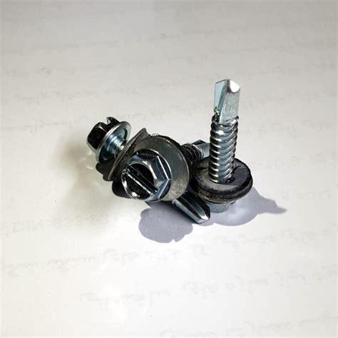 پیچ شیروانی سرمته ای واشر دار صنایع پیچ و مهره پایاپیچ