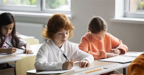 “Покоління Альфа” Українська вчителька звернулася до колег через сучасних школярів які живуть