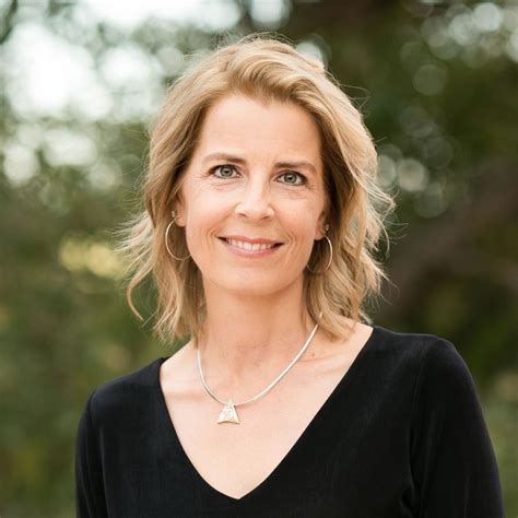 Uk Lisa Travis Books Biography Latest Update