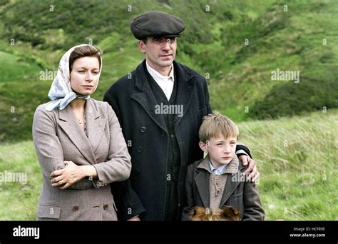 LASSIE Samantha Morton John Lynch Jonathan Mason 2005 Roadside Attractions Courtesy