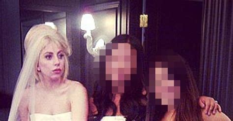 레이디 가가 베라왕 웨딩드레스 입었다 결혼임박