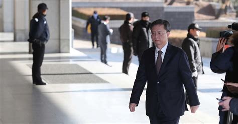 [단독] 우병우 사흘 뒤 영장심사 이례적 변호인 의견서 수용