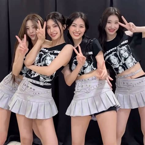 Pin By H On Itzy Itzy