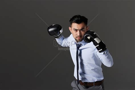 권투 장갑을 끼고 비즈니스 남자 사진 무료 다운로드 Lovepik