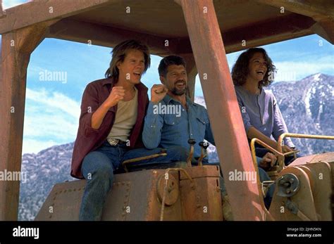 Tremors 1990 Finn Carter